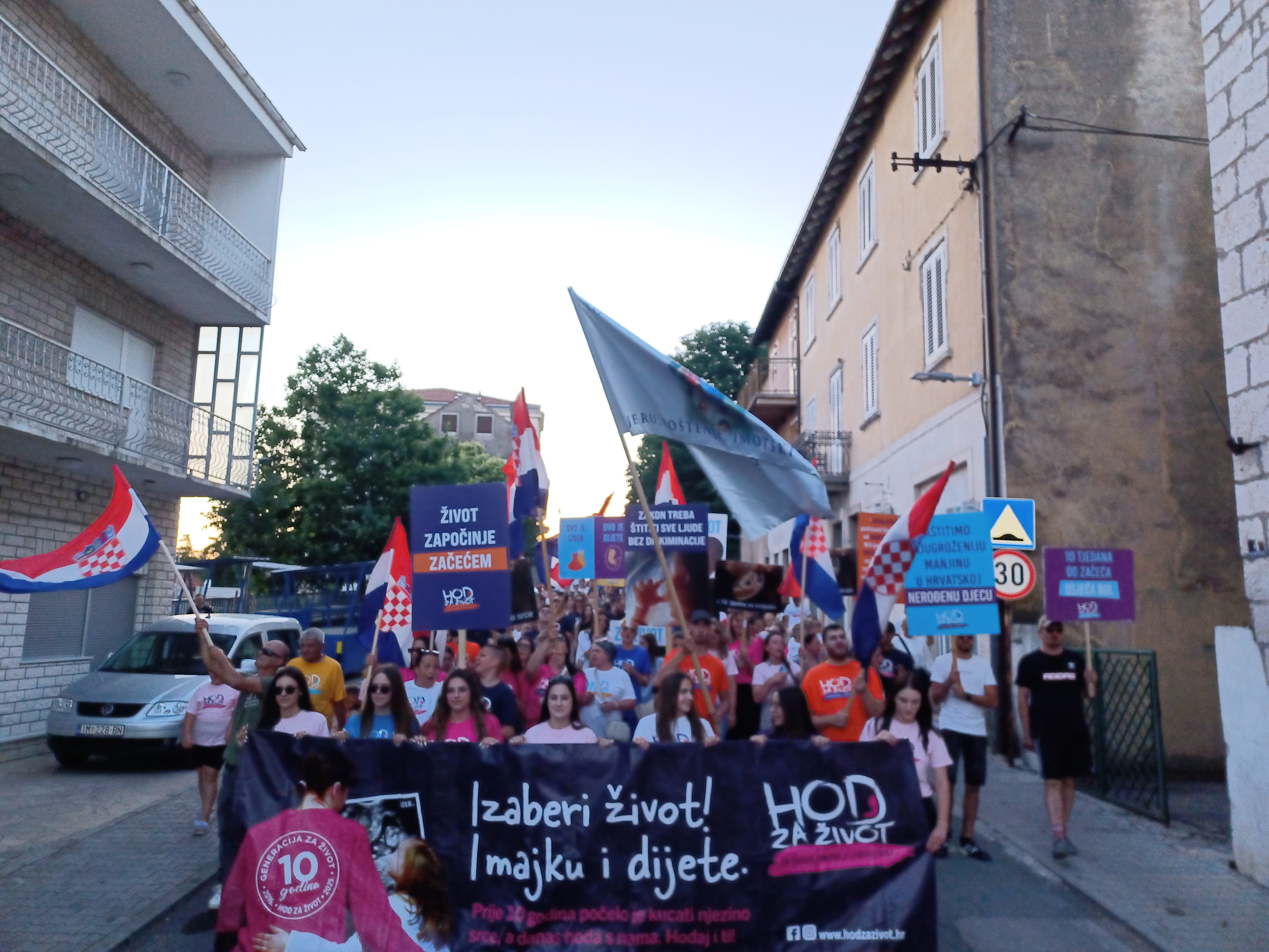 U Imotskom održan Hod za život, obitelj i Hrvatsku – narod.hr