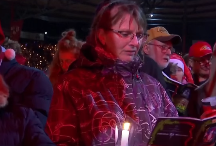 Stadion pun navijača Uniona pjevao božićne pjesme – narod.hr